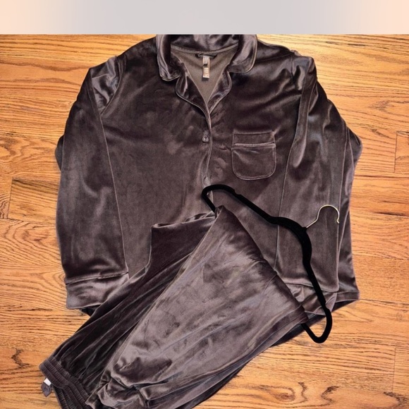 SKIMS | Intimates & Sleepwear | Skims Black Satin Pajama Top | Poshmark